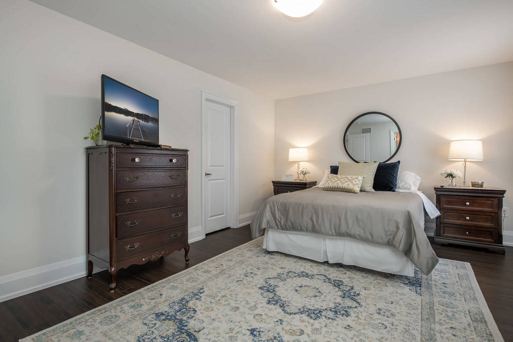 How to Add a TV Image to an Empty TV Screen Using Photoshop